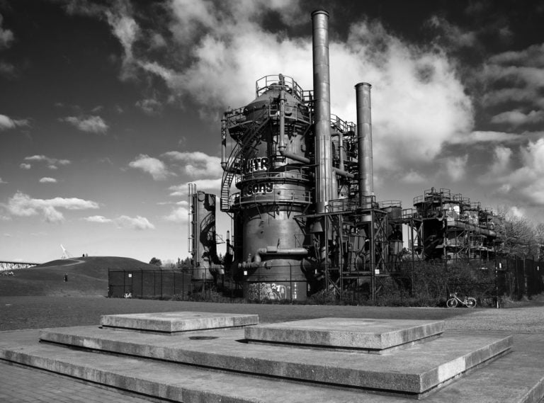 The Industrial Beauty of Gas Works Park - A Flash Of Darkness